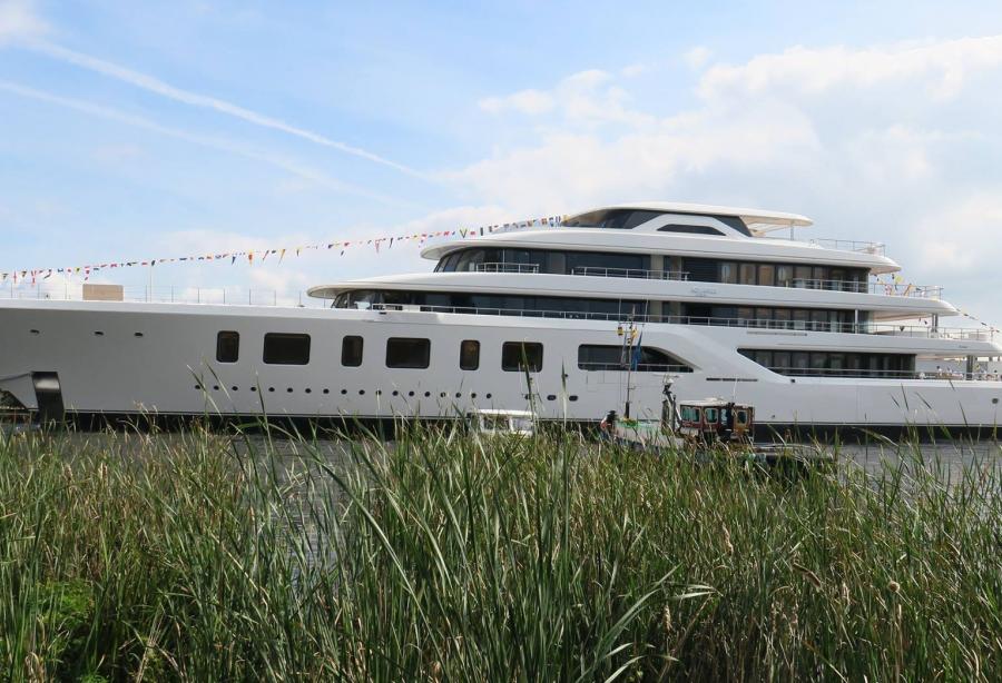 92m Aquarius launched for Steve Wynn - Yacht Harbour