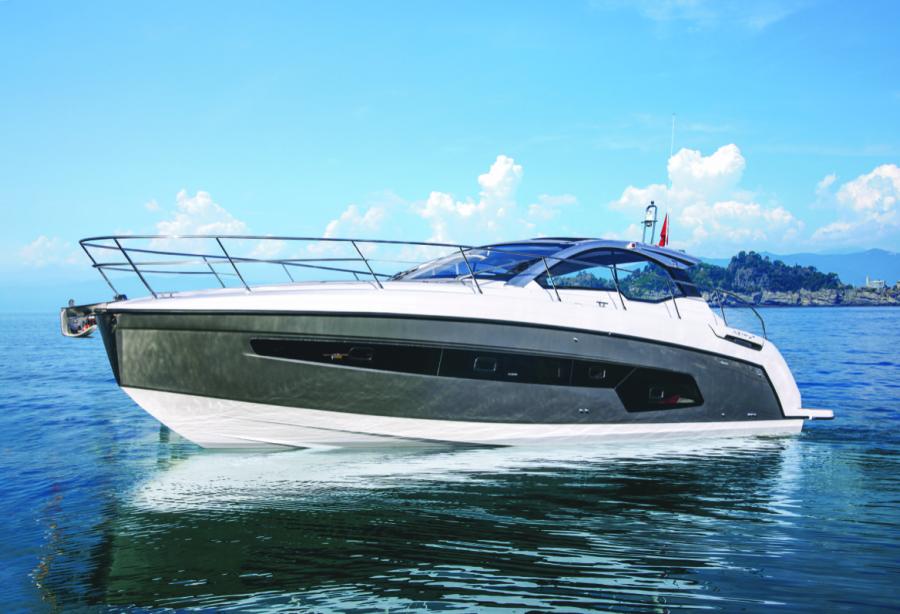 Azimut Atlantis 45 equipped with Volvo Penta Assisted Docking ...
