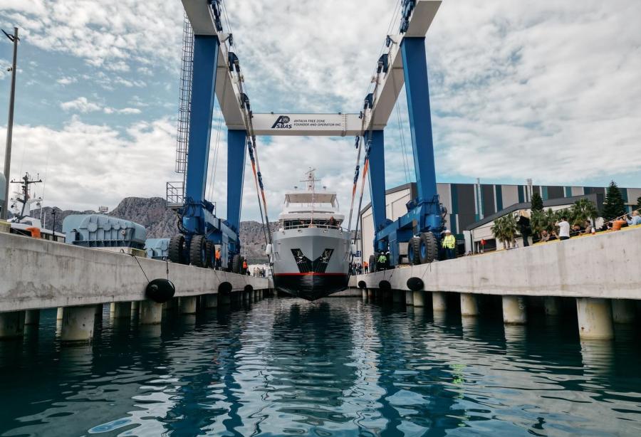 Video of the Day: Bering 72 Hits the Water - Yacht Harbour