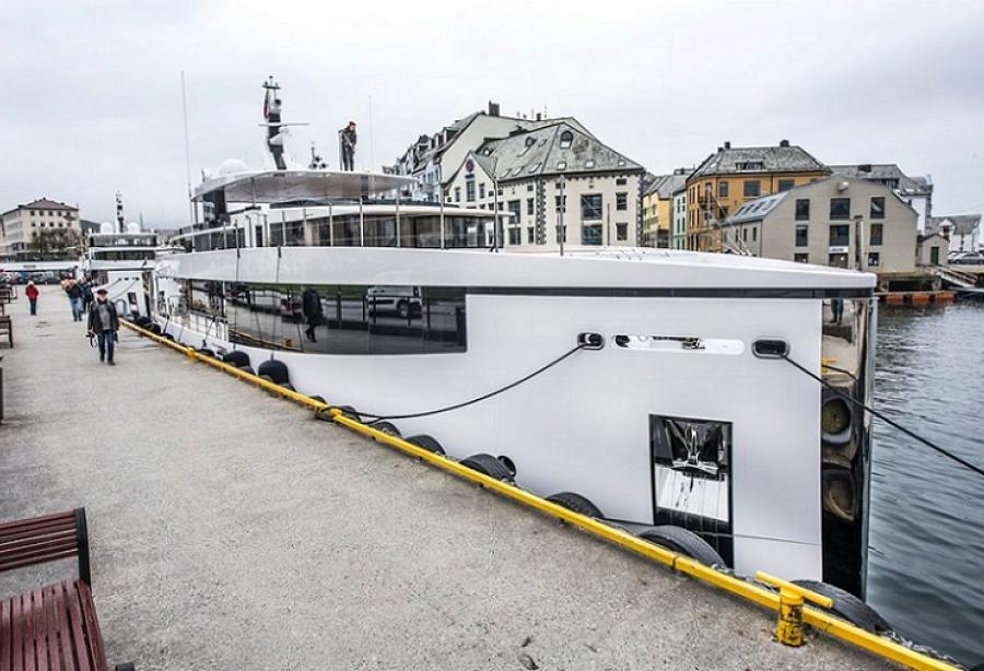 33.5m Feadship Kamino and Moon Sand Too delivered - Yacht Harbour