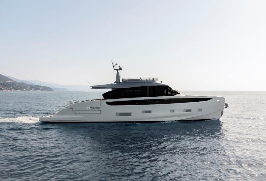 Azimut Presents the Seadeck 7 at the Singapore Yachting Festival ...