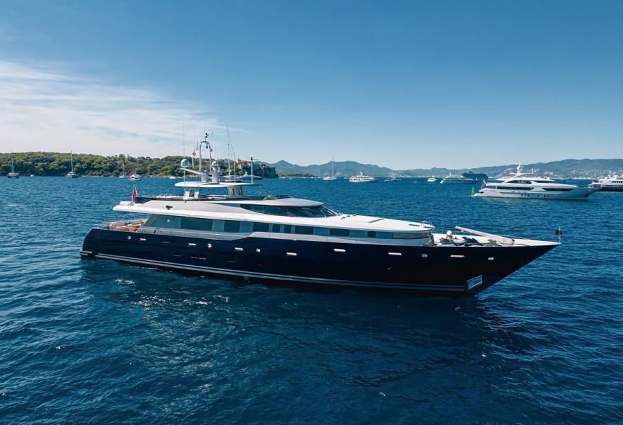 Motor yacht Ad Lib - Alloy Yachts - Yacht Harbour