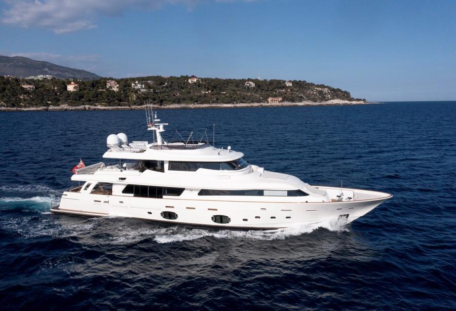 Motor yacht Centurion - Ferretti Custom Line - Yacht Harbour
