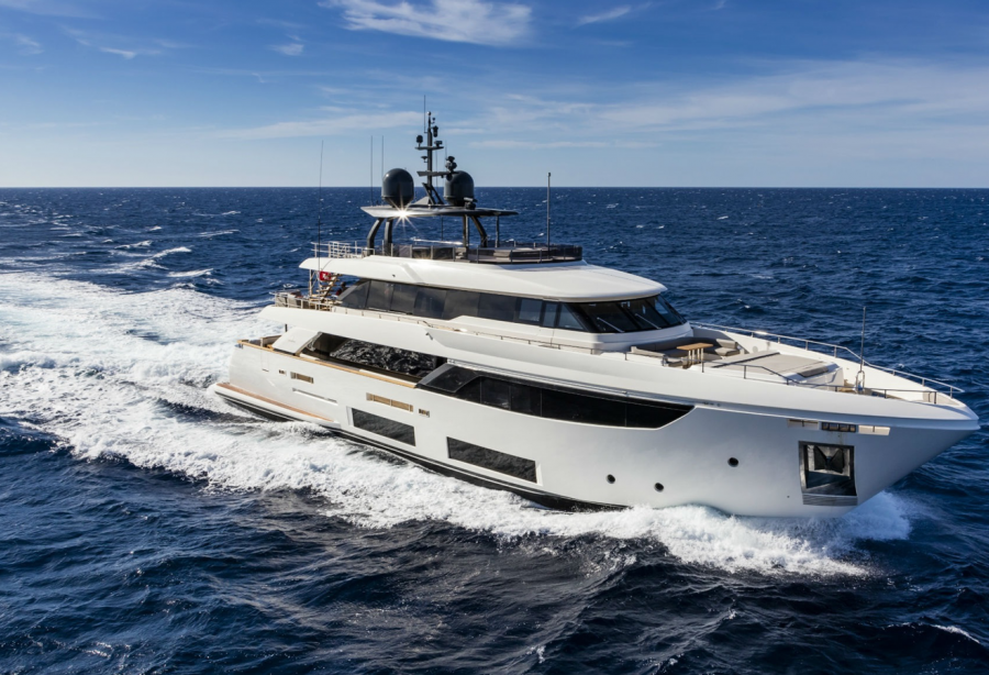 Motor yacht Queen J III - Ferretti Custom Line - Yacht Harbour