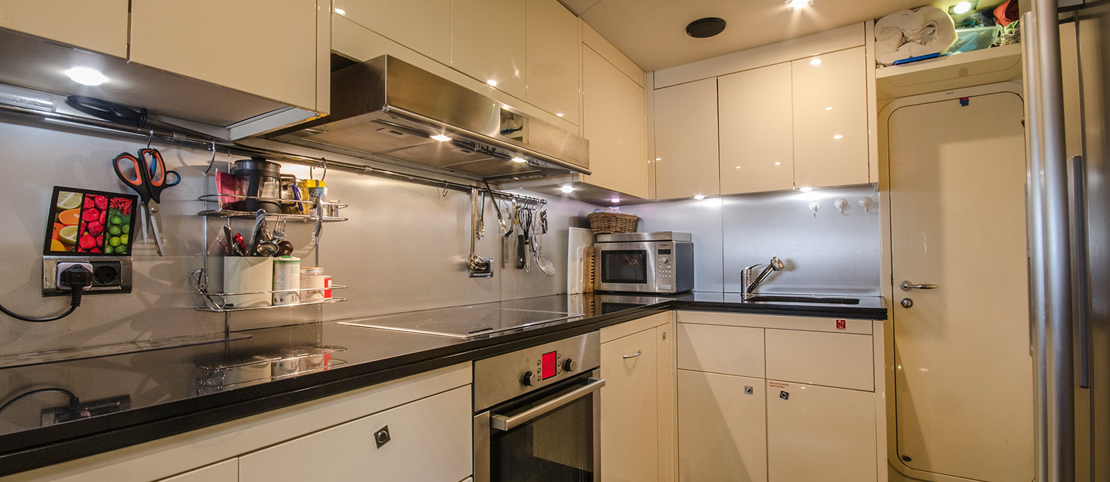 Motor yacht Starry Night - Sunseeker - Yacht Harbour