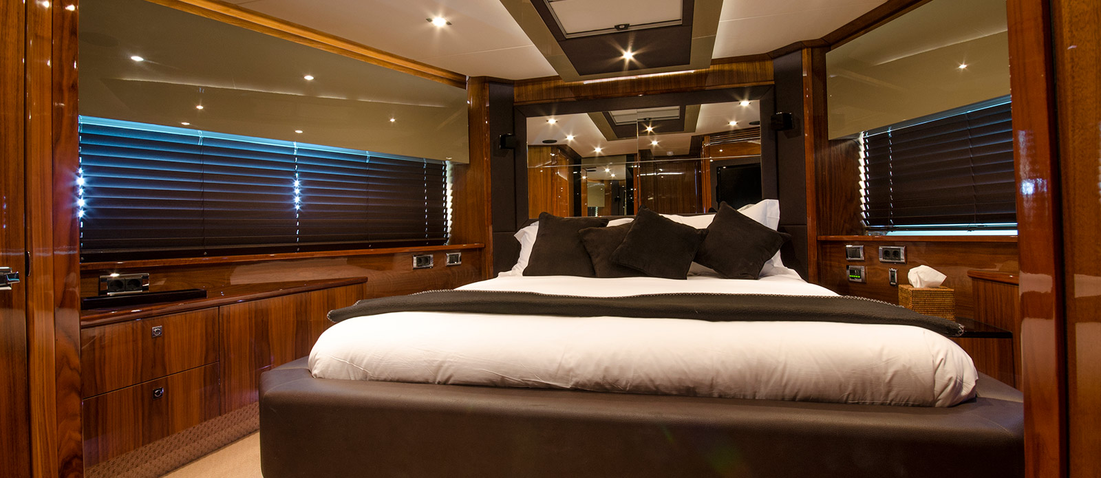 Motor yacht Starry Night - Sunseeker - Yacht Harbour