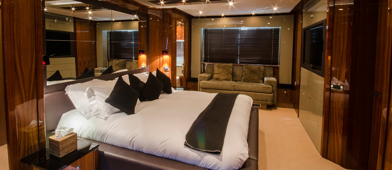 Motor yacht Starry Night - Sunseeker - Yacht Harbour