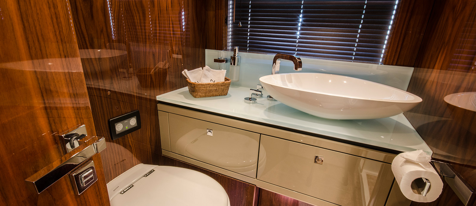 Motor yacht Starry Night - Sunseeker - Yacht Harbour