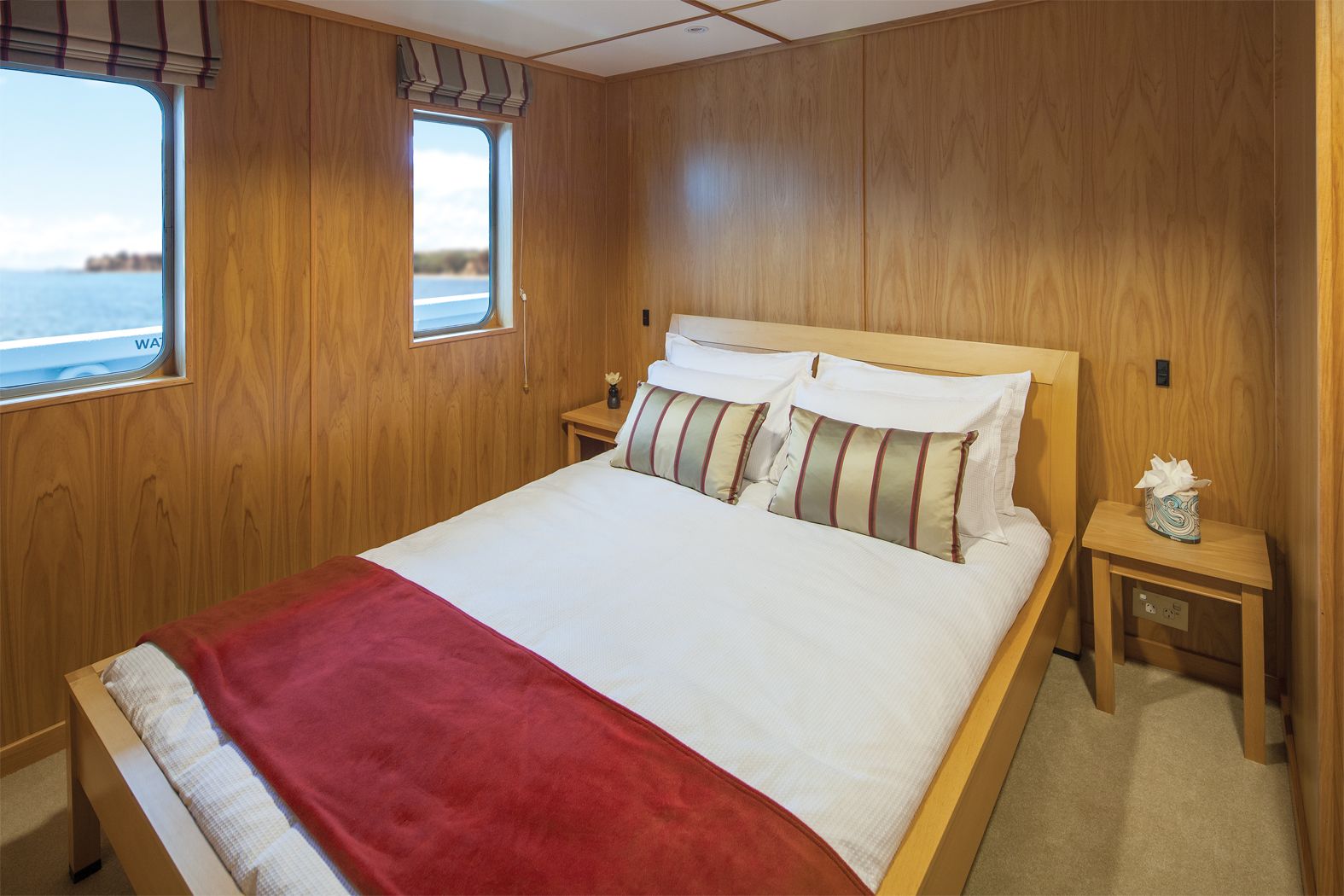 Motor yacht Island Passage - Challenge Marine Nelson - Yacht Harbour