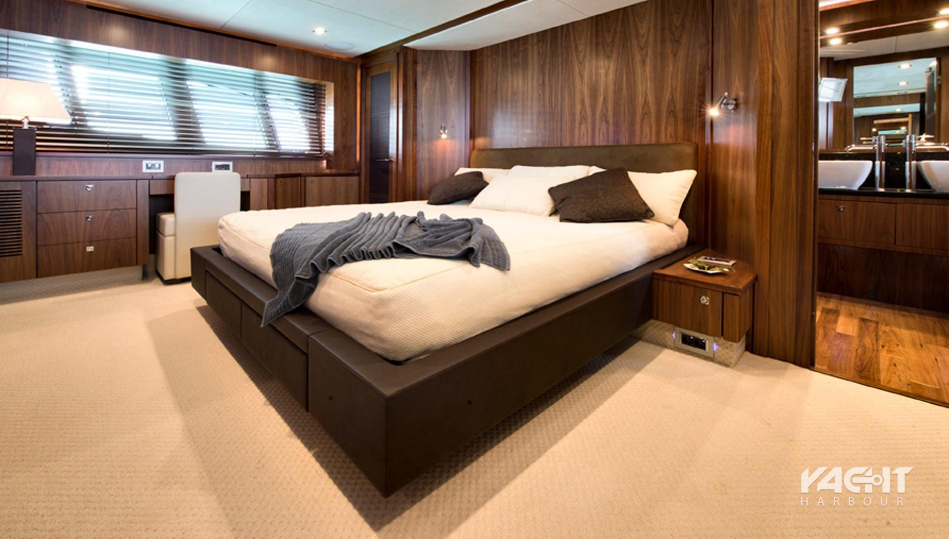 Motor yacht Blade 6 - Sunseeker - Yacht Harbour
