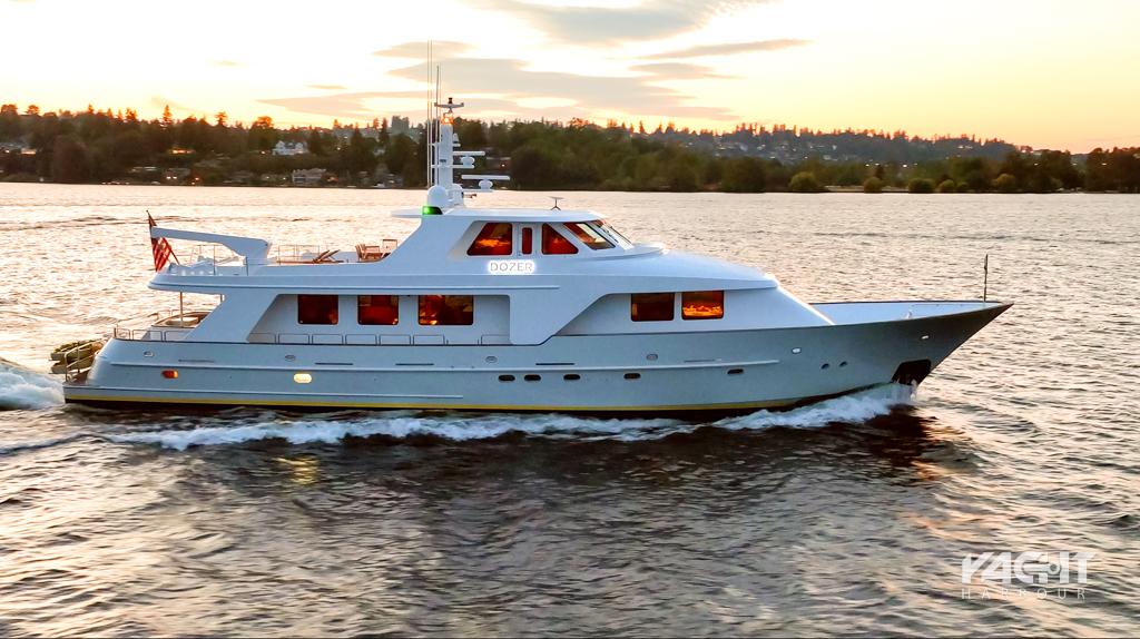 Motor yacht Dozer - Cooper Queenship Yachts - Yacht Harbour