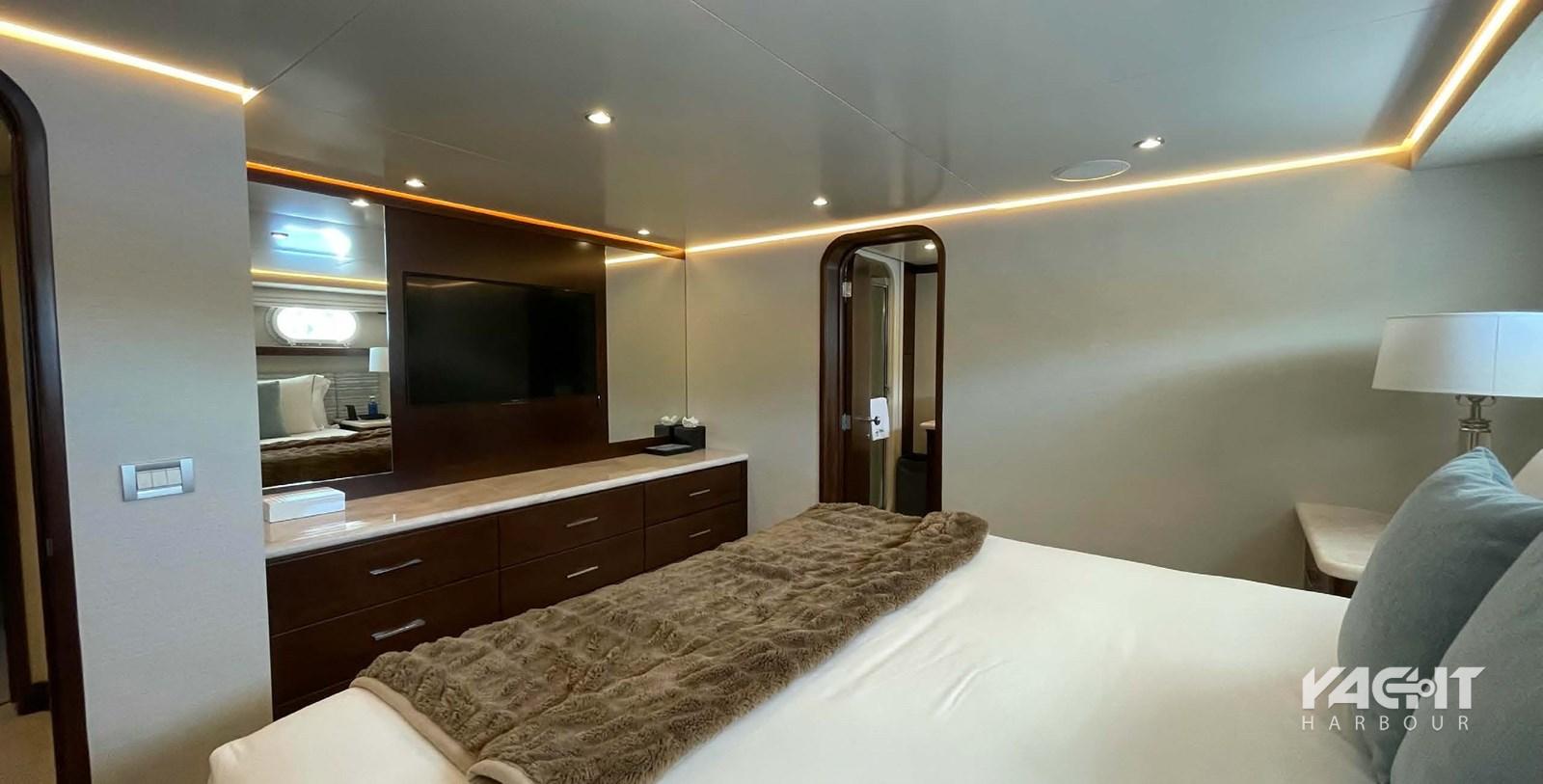 Motor yacht Lady Nora - Broward - Yacht Harbour