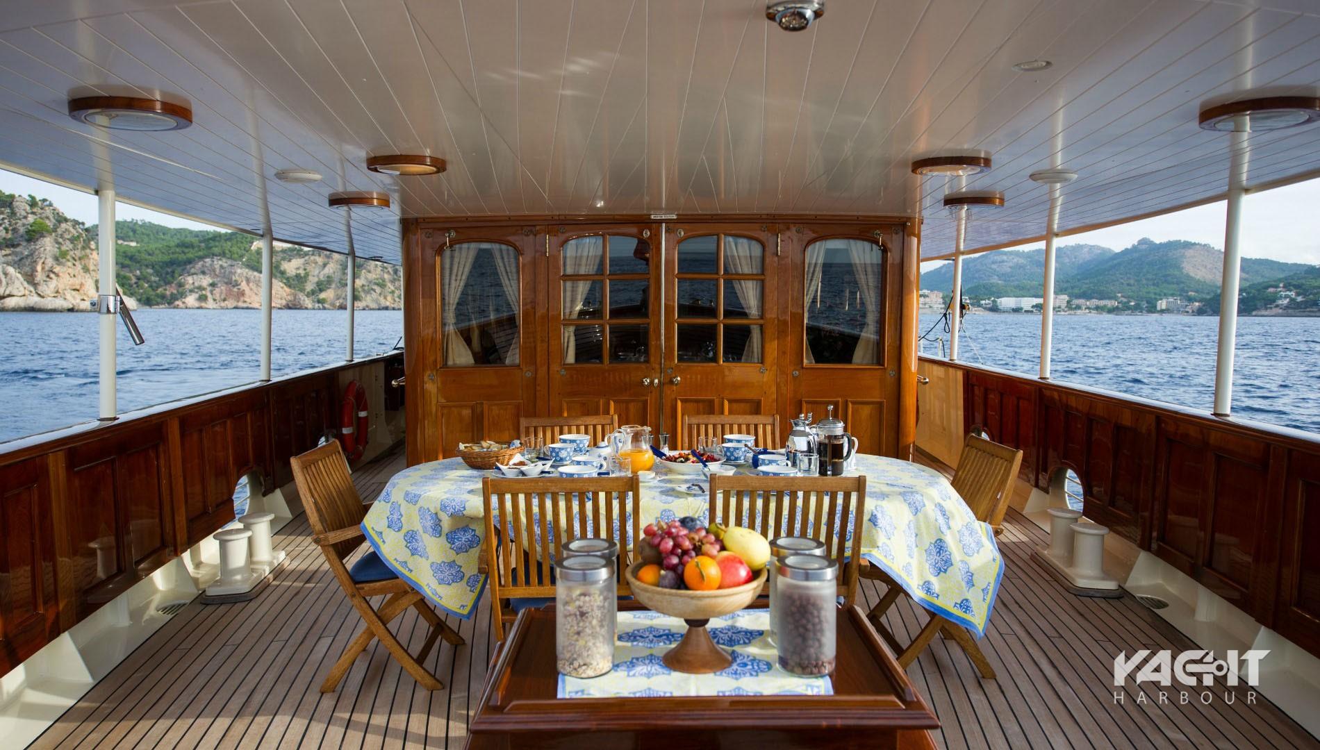 Motor yacht Fair Lady - Camper & Nicholsons - Yacht Harbour