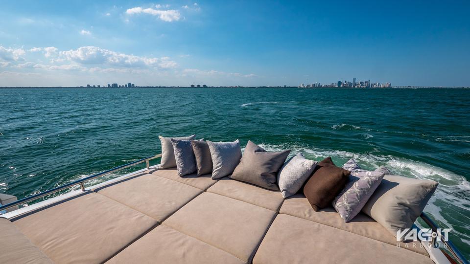 Motor yacht Neverland - Pershing - Yacht Harbour