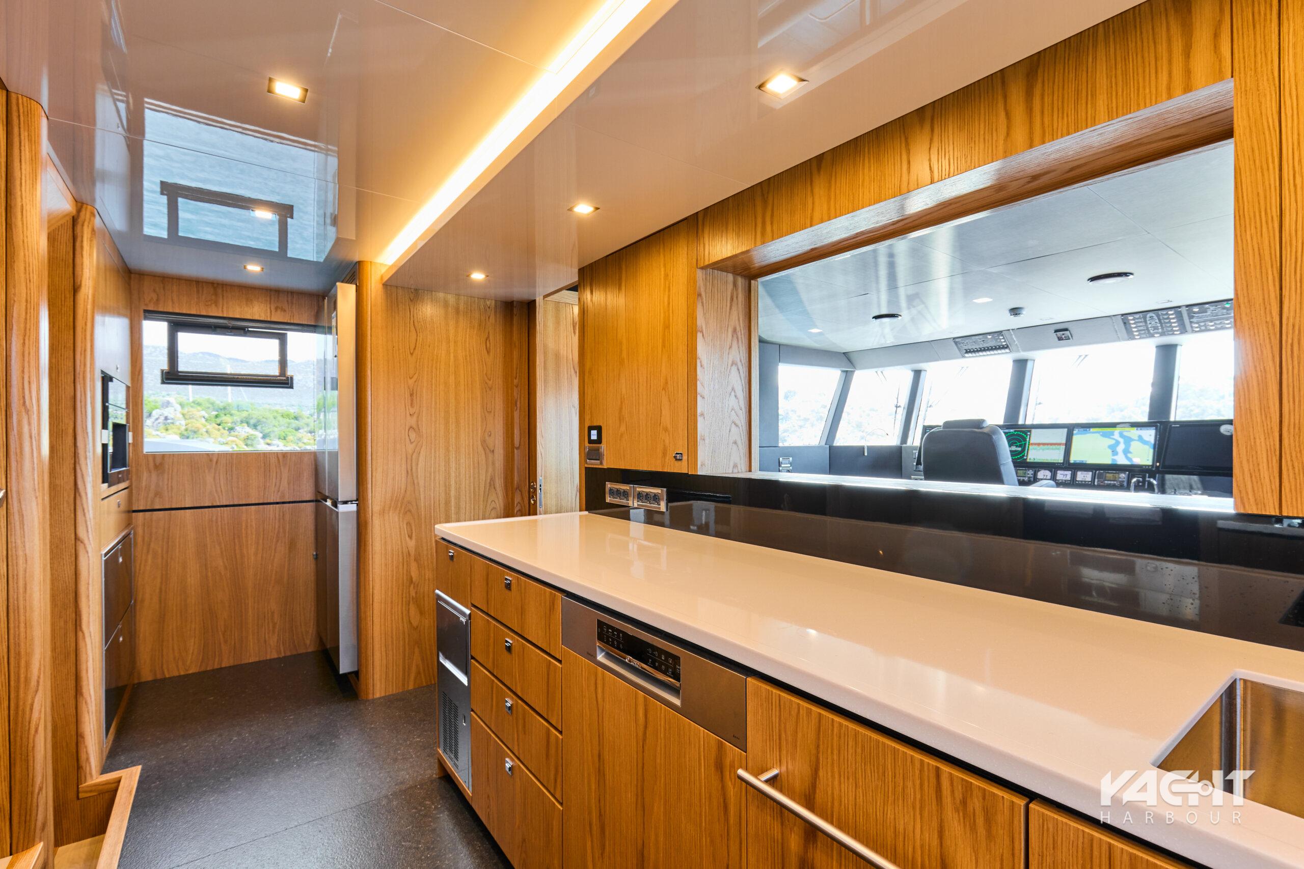 Motor yacht Bering 77 - Bering Yachts - Yacht Harbour