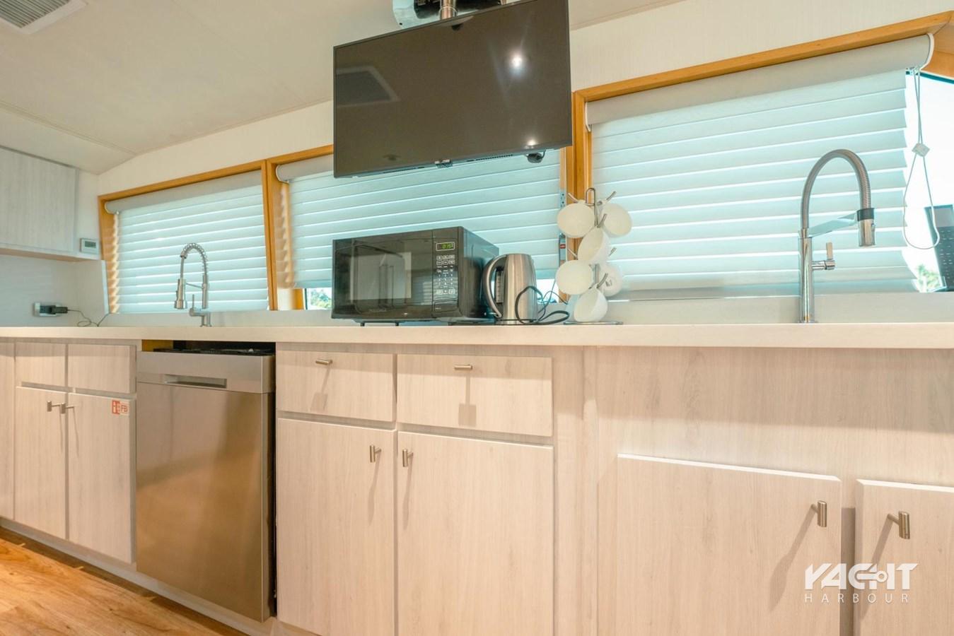 Motor yacht Alexandra Jane - Broward Marine - Yacht Harbour