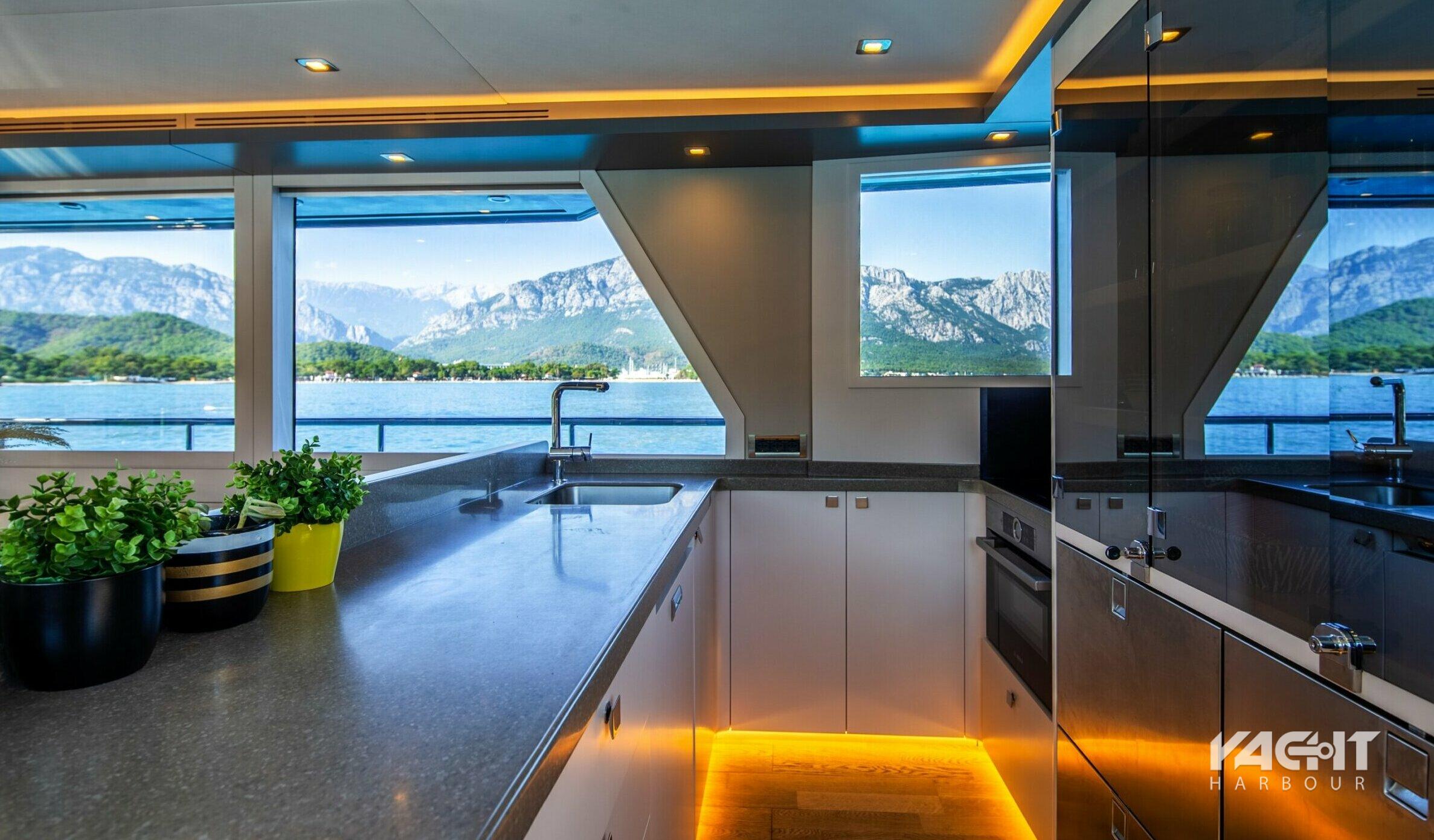 Motor yacht Bering 70 - Bering Yachts - Yacht Harbour