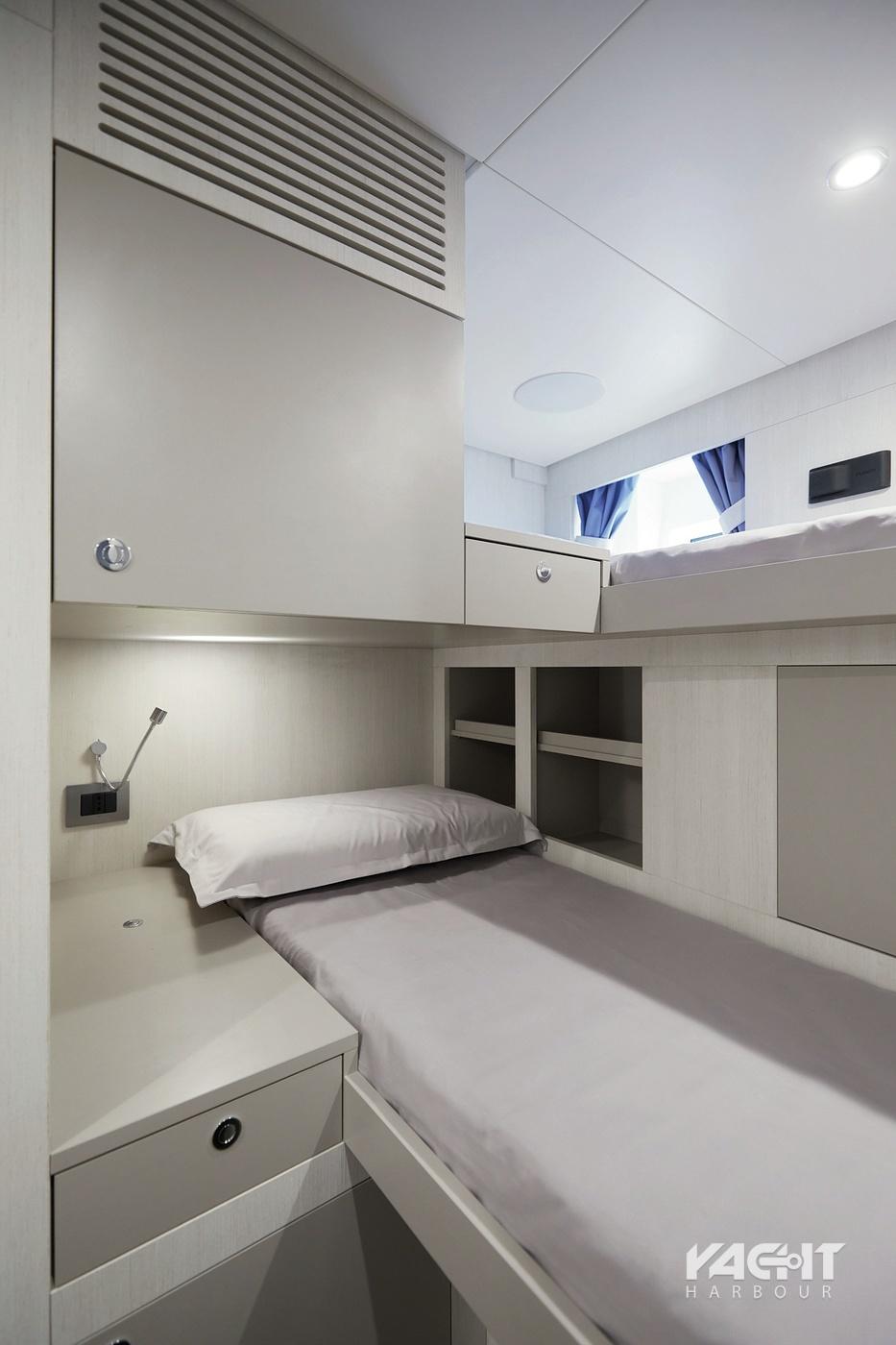 Motor yacht Azimut Grande 38 Tri-Deck - Azimut - Yacht Harbour