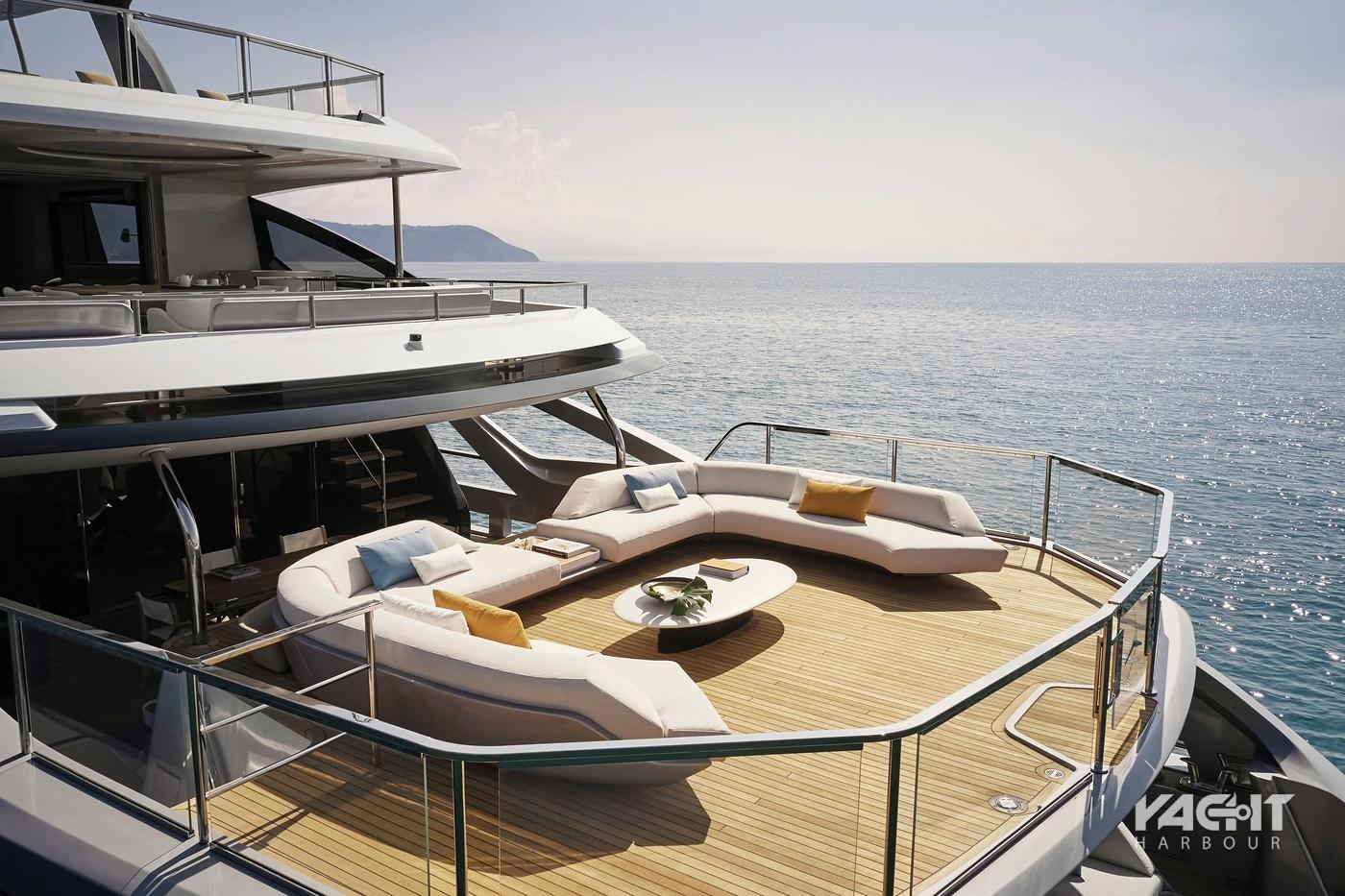 Motor yacht Azimut Grande 38 Tri-Deck - Azimut - Yacht Harbour