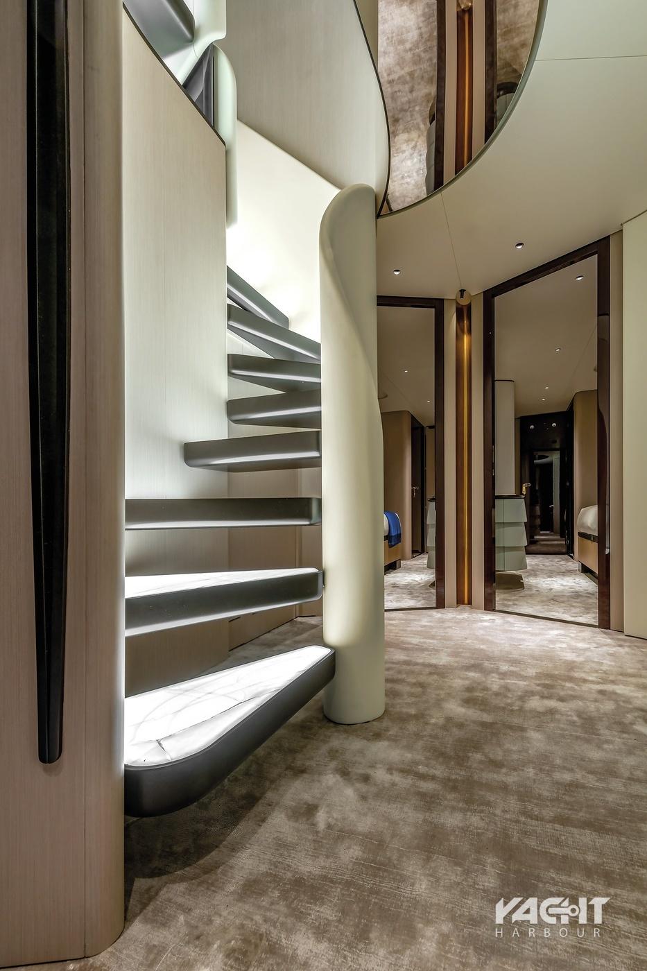 Motor yacht Azimut Grande 38 Tri-Deck - Azimut - Yacht Harbour