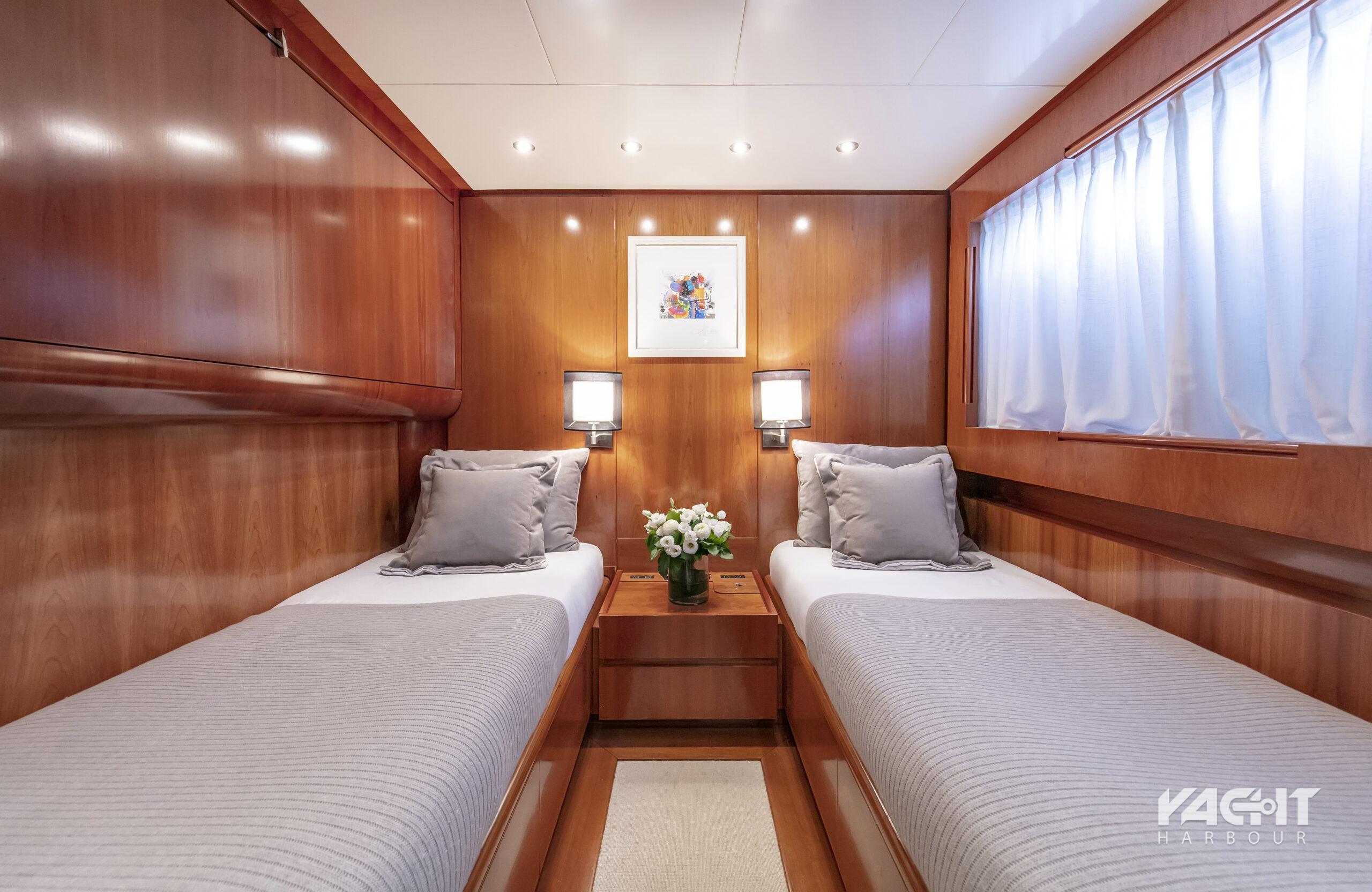 Motor yacht Why - Posillipo - Yacht Harbour