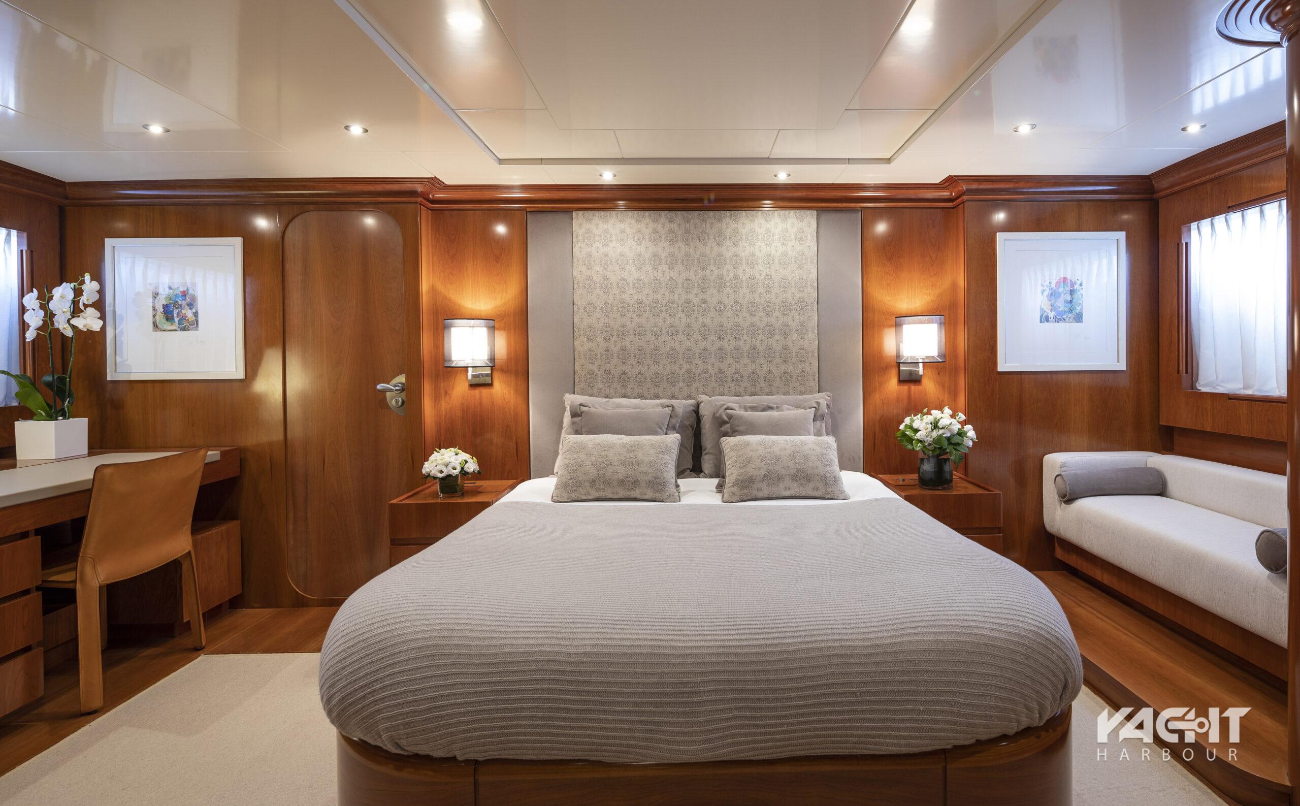 Motor yacht Why - Posillipo - Yacht Harbour