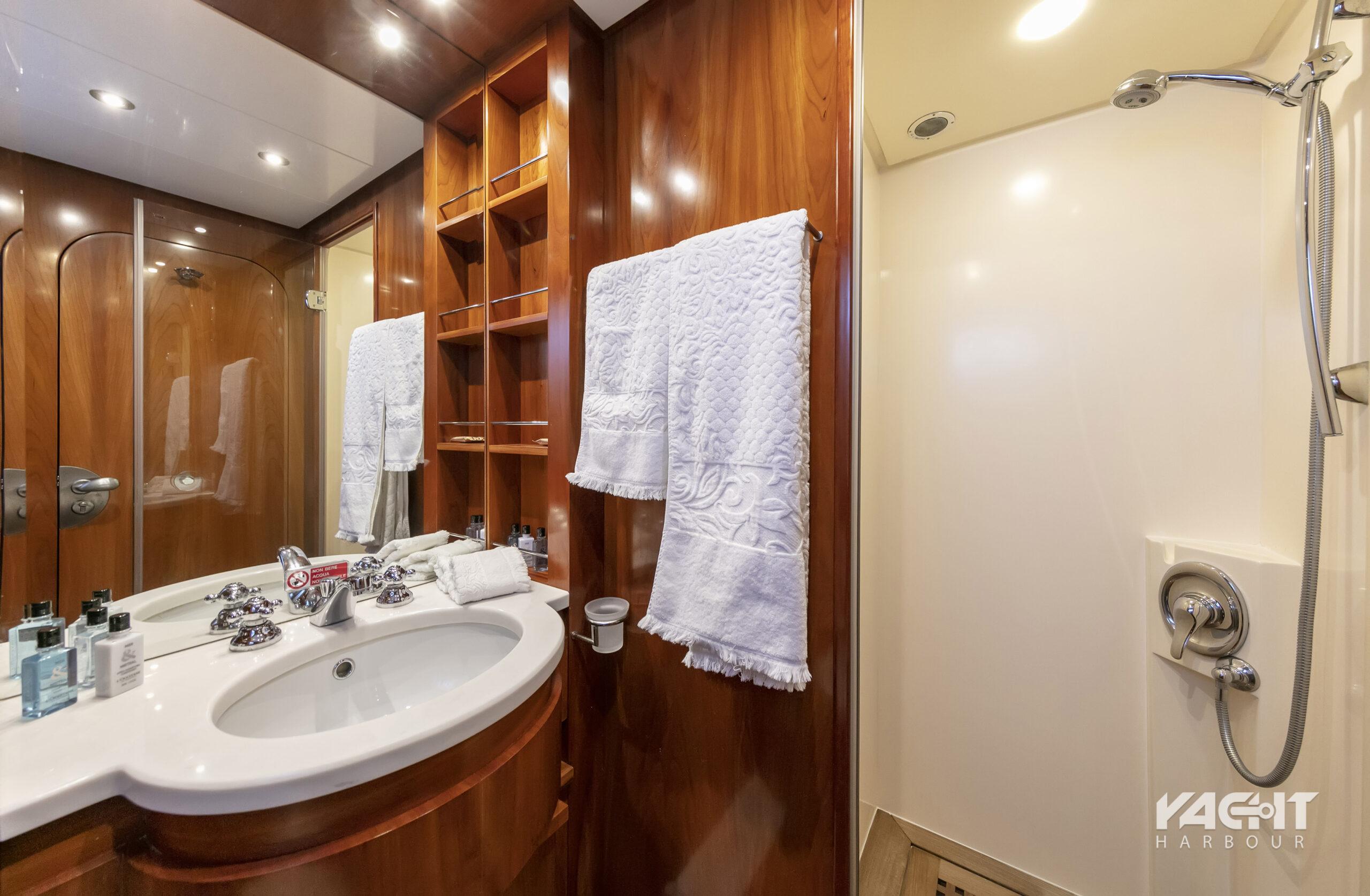 Motor yacht Why - Posillipo - Yacht Harbour