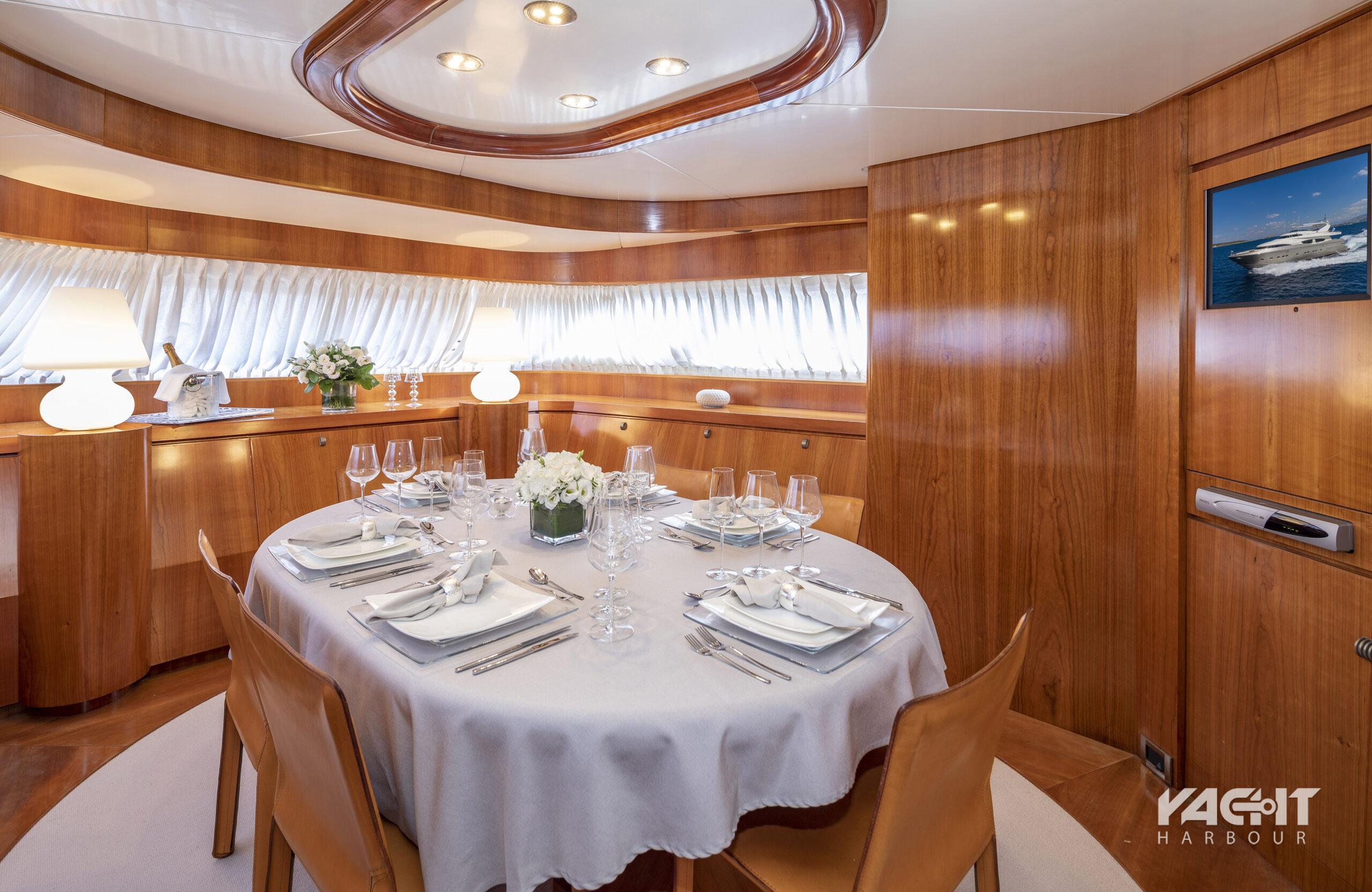 Motor yacht Why - Posillipo - Yacht Harbour