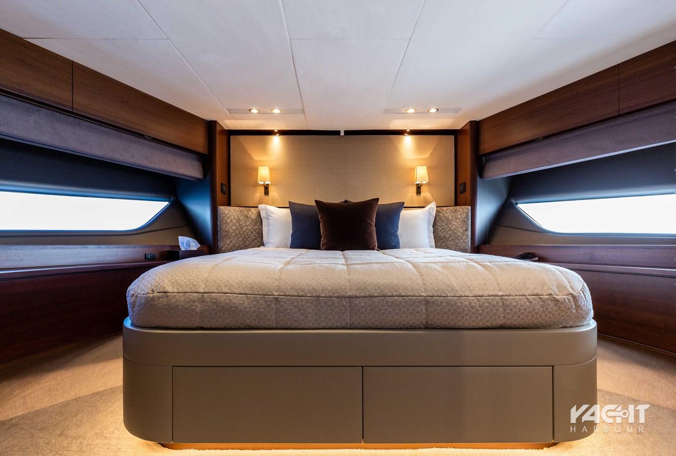 Motor yacht Cape Cod - Princess - Yacht Harbour