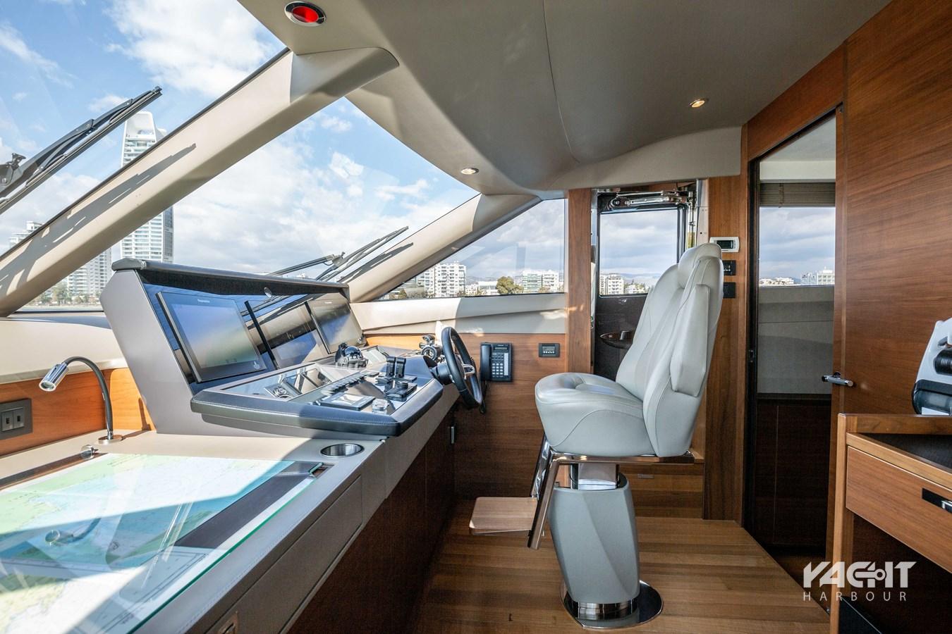 Motor yacht Cape Cod - Princess - Yacht Harbour