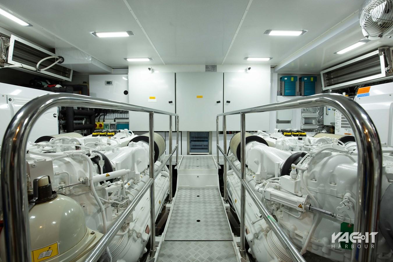 Motor yacht Cape Cod - Princess - Yacht Harbour