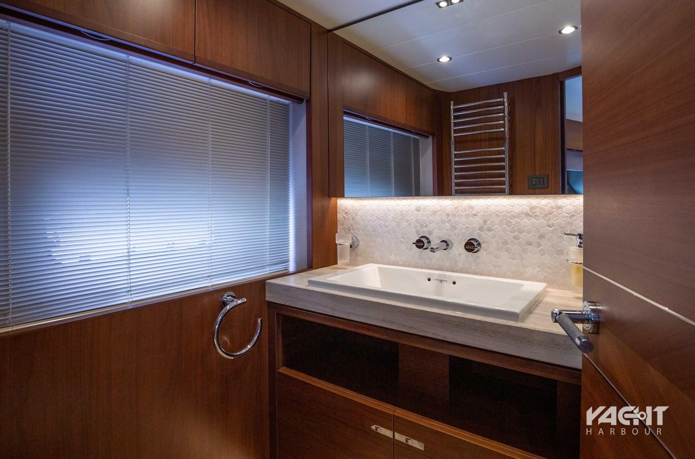 Motor yacht Cape Cod - Princess - Yacht Harbour