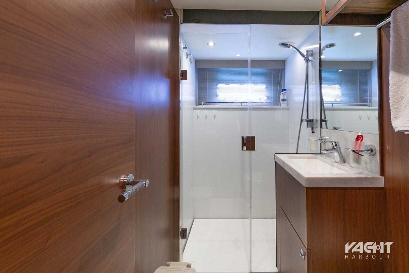 Motor yacht Cape Cod - Princess - Yacht Harbour