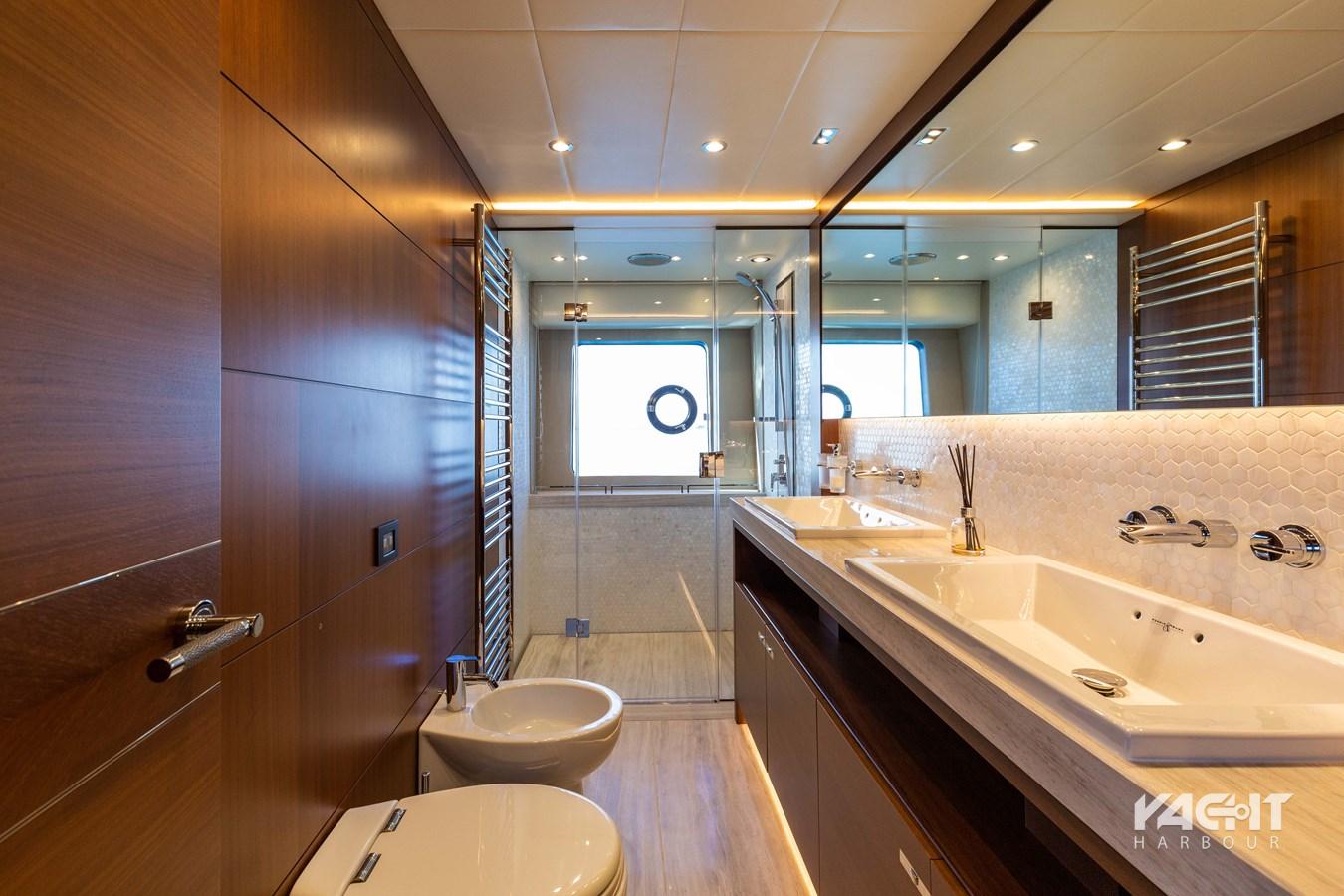 Motor yacht Cape Cod - Princess - Yacht Harbour