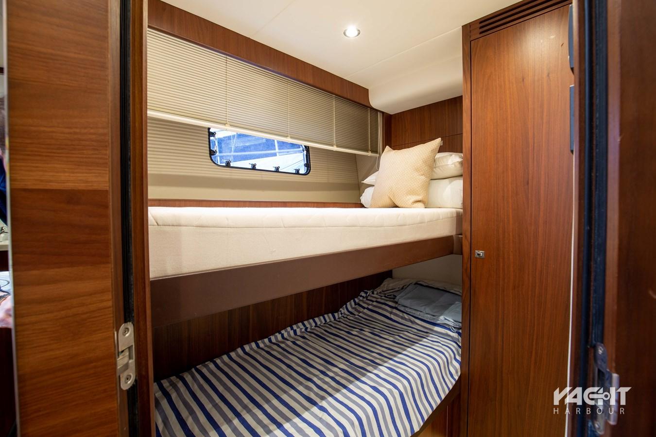 Motor yacht Cape Cod - Princess - Yacht Harbour