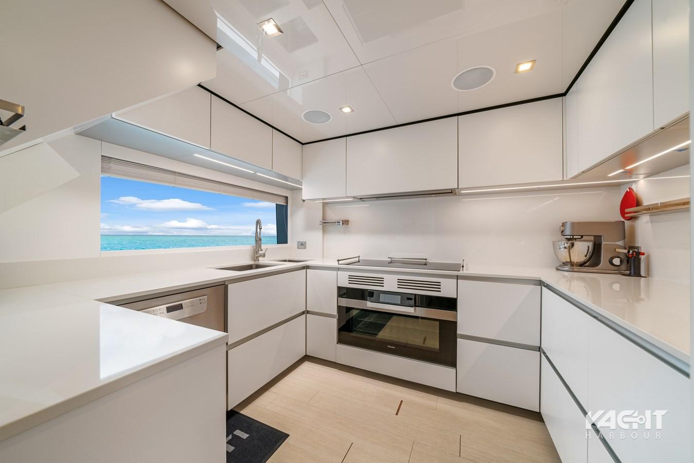 Motor yacht Asante - Custom Line - Yacht Harbour