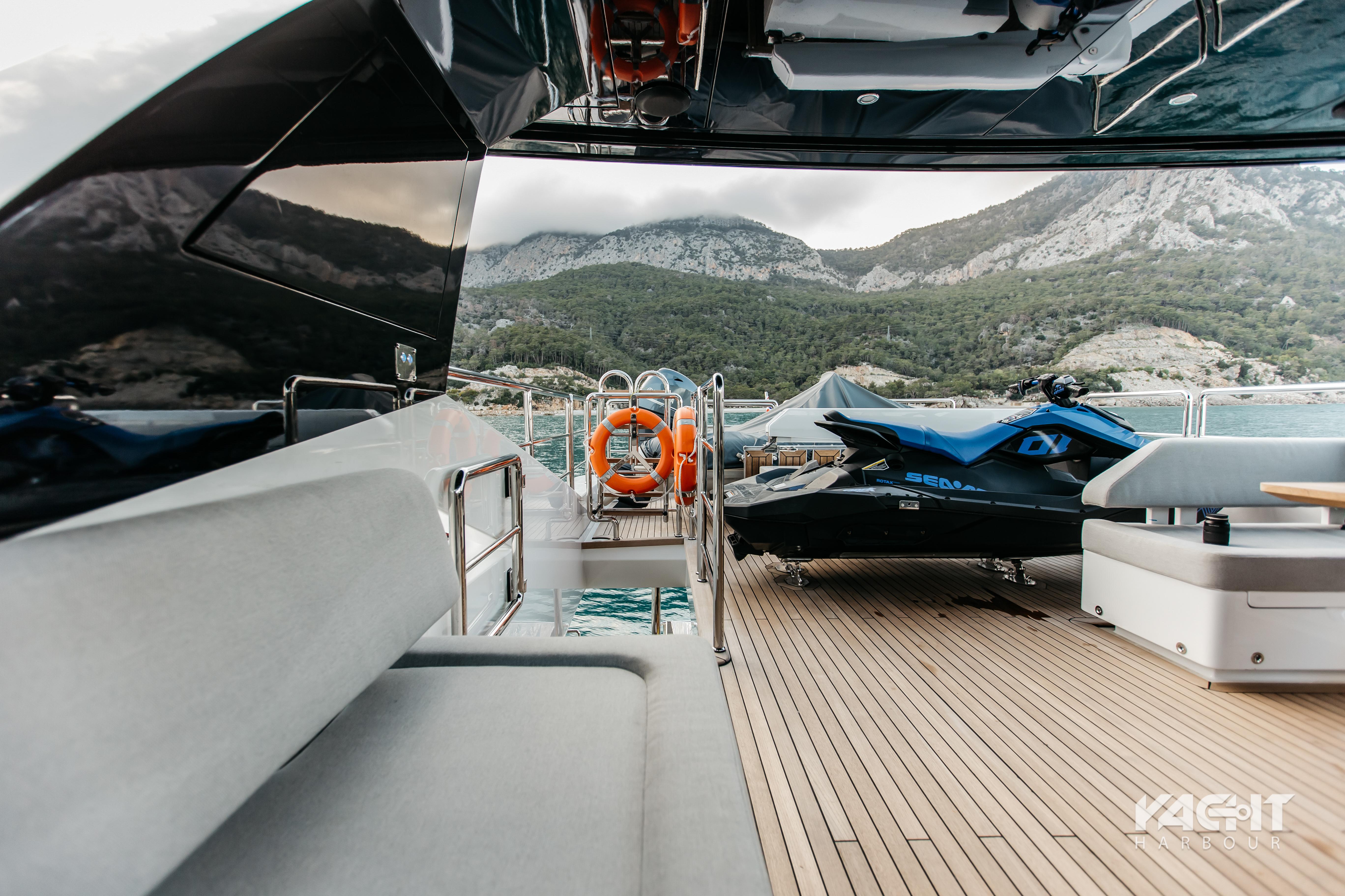 Motor yacht Bering 92 Papillon - Bering Yachts - Yacht Harbour