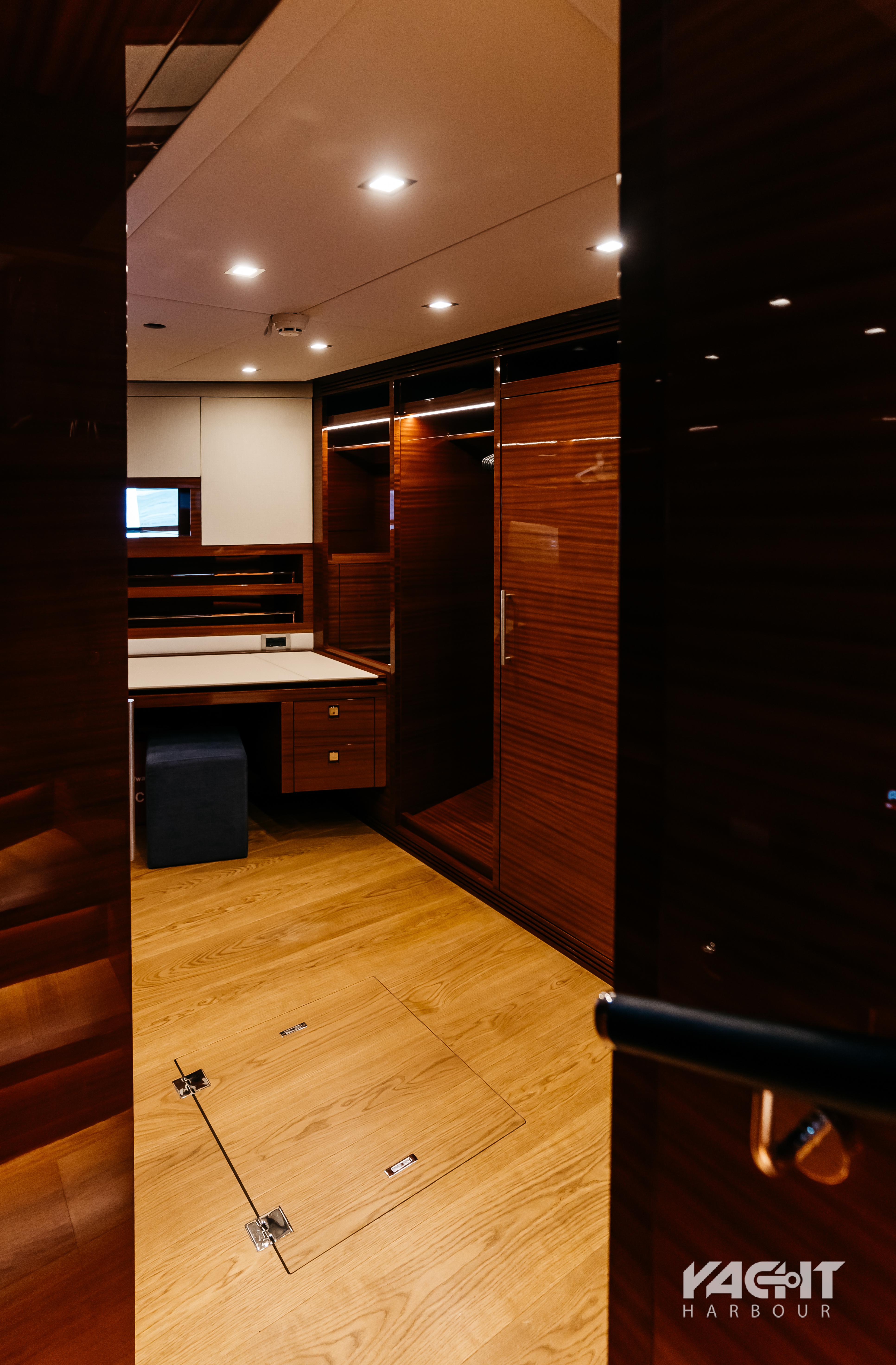 Motor yacht Bering 92 Papillon - Bering Yachts - Yacht Harbour