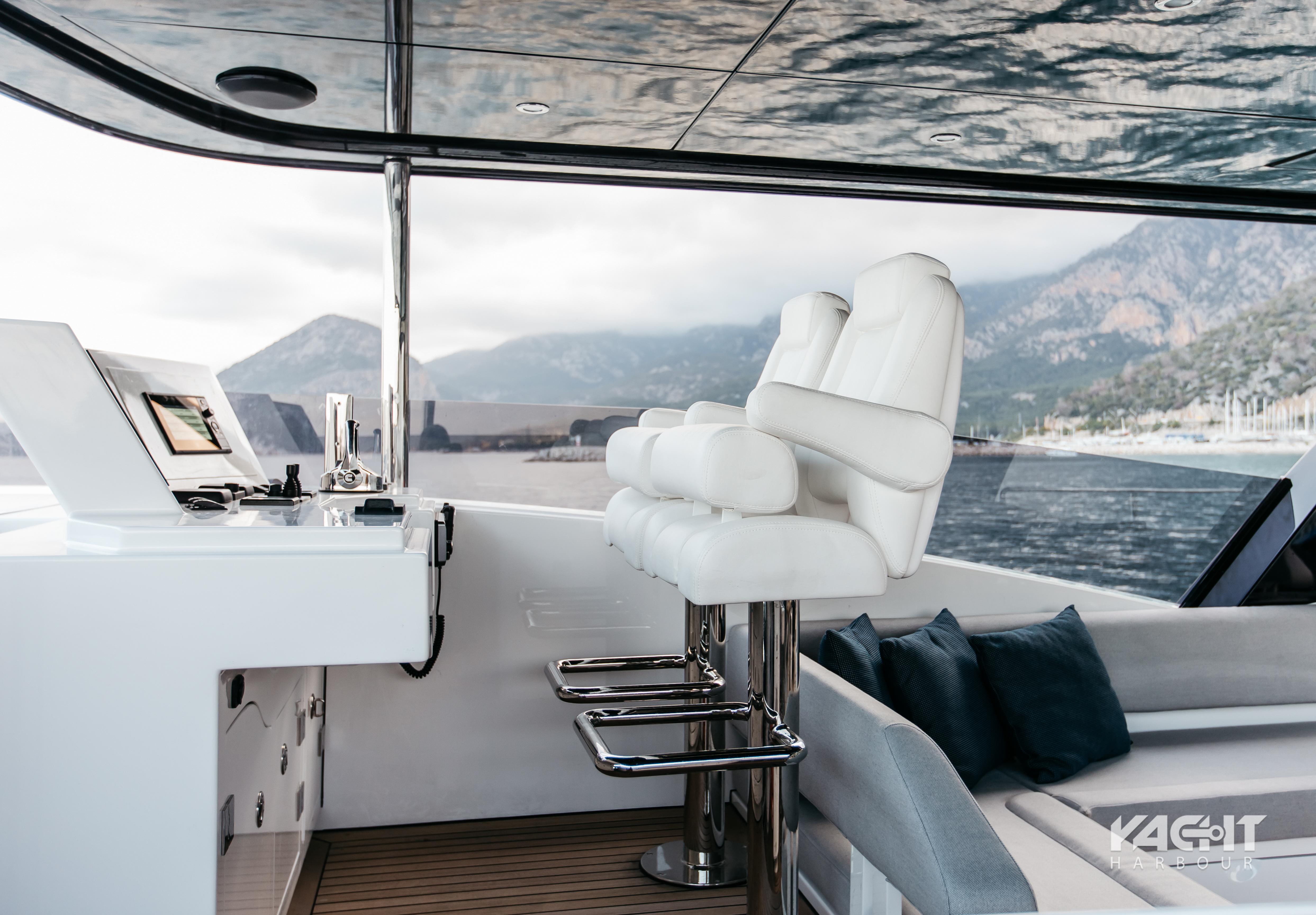 Motor yacht Bering 92 Papillon - Bering Yachts - Yacht Harbour