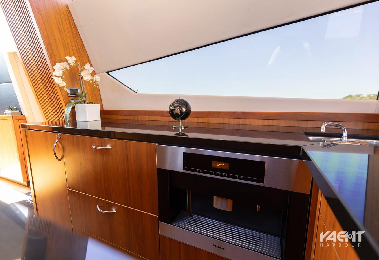 Motor yacht Gee Whizz - Sunseeker - Yacht Harbour