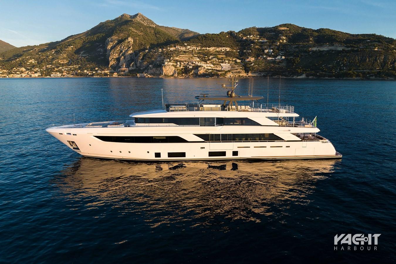 Motor yacht Custom Line Navetta 42 - Custom Line - Yacht Harbour
