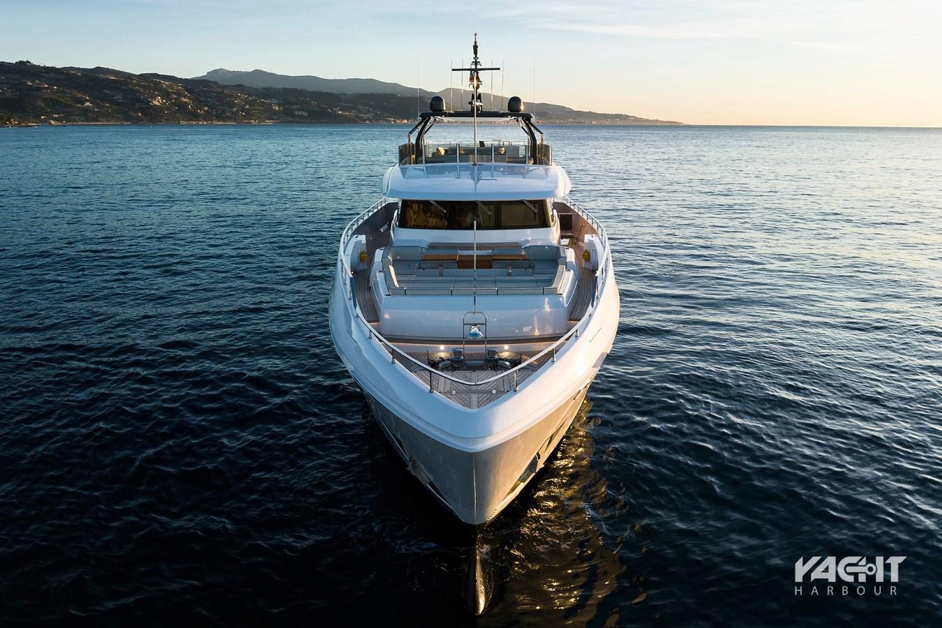 Motor yacht Custom Line Navetta 42 - Custom Line - Yacht Harbour