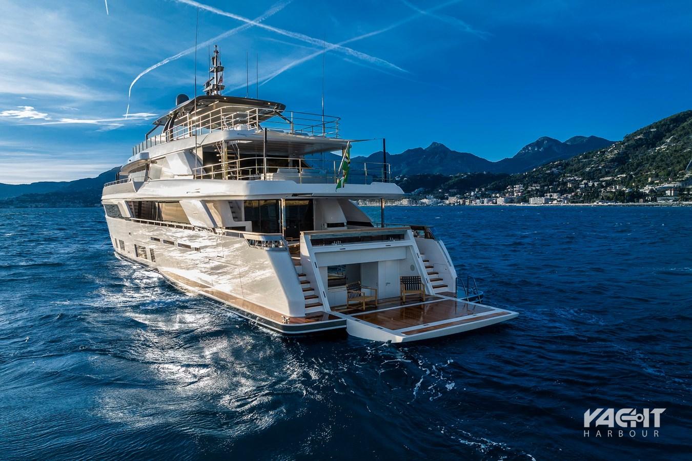 Motor yacht Custom Line Navetta 42 - Custom Line - Yacht Harbour