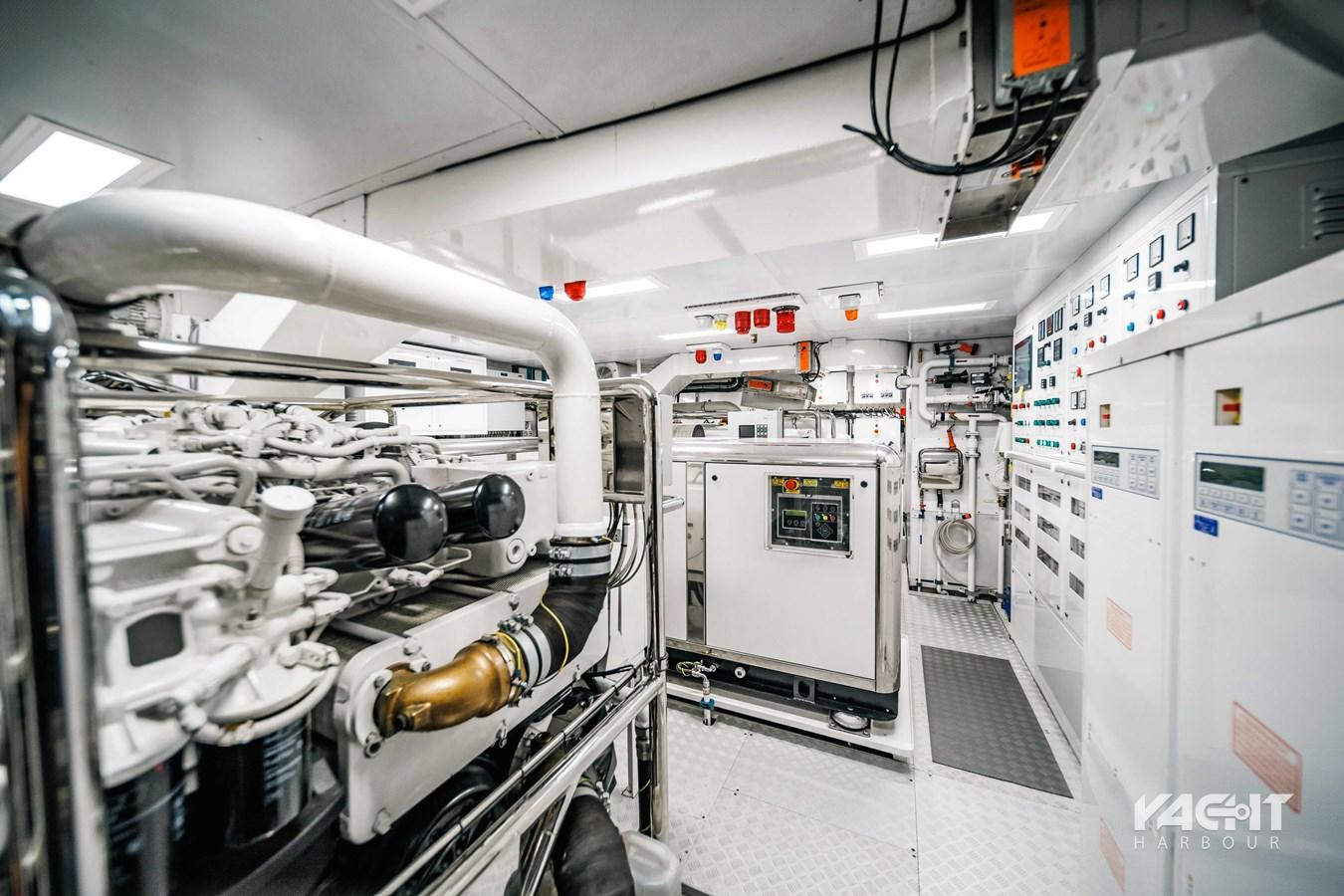 Motor yacht Exinity - Benetti - Yacht Harbour