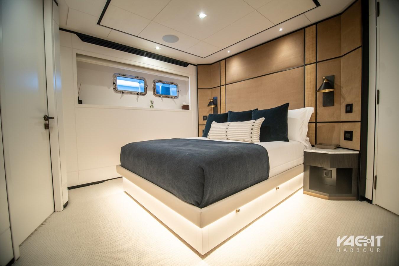 Motor yacht Fox - Pendennis - Yacht Harbour